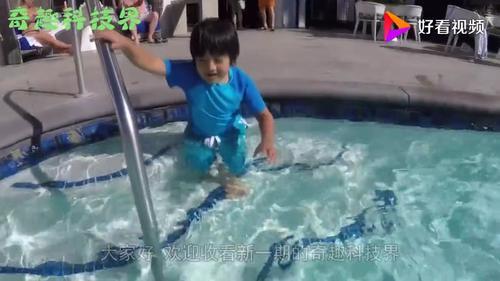 老外发明水下推进器,戴手上能瞬间游出去几百米!被鲨鱼追也不怕