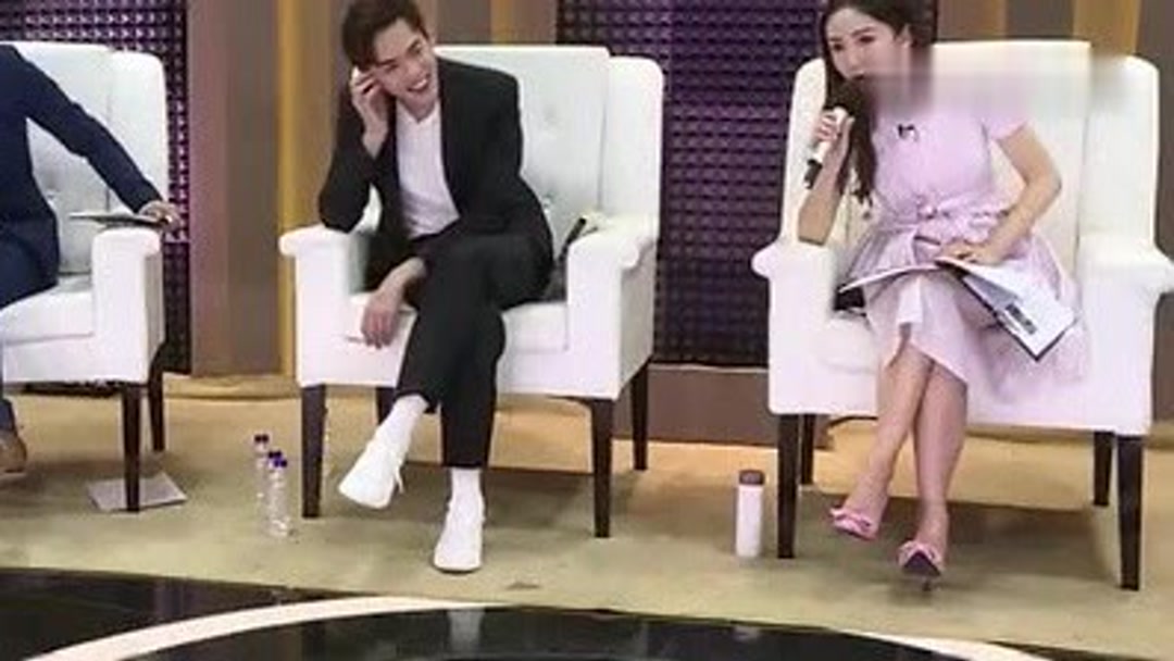 《声临其境》娄艺潇模仿移动客服,老板信以为真,诚意邀请她就职