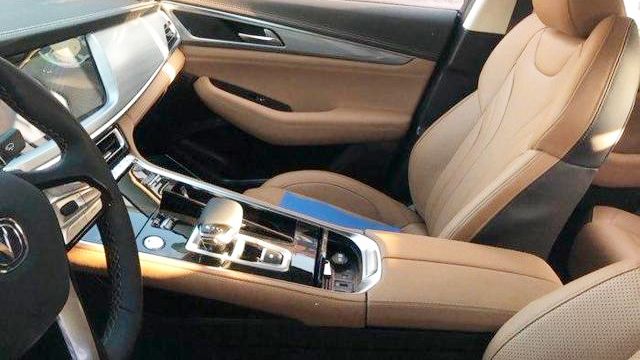 一看就是国产高端,长安CS85内饰抛出,如百万豪车,看完档把服了