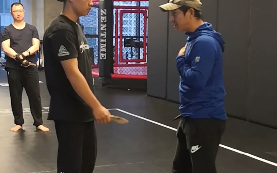 匕首训练10 把之前练得组合在一起