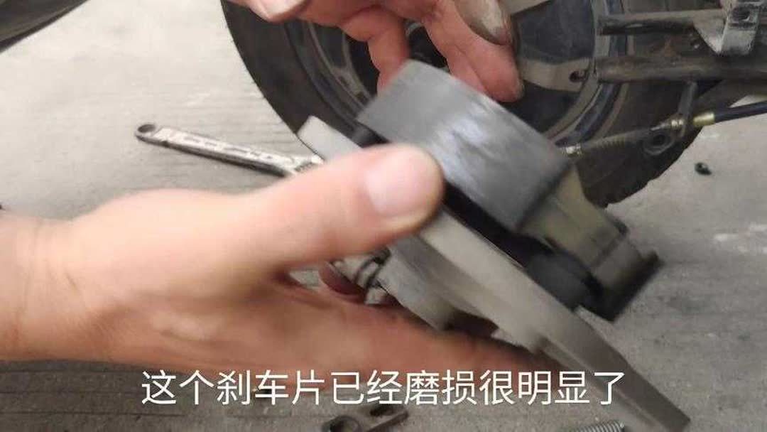 电动车后轮毂刹车不灵,更换刹车皮方法简单,自己动手几块钱修好