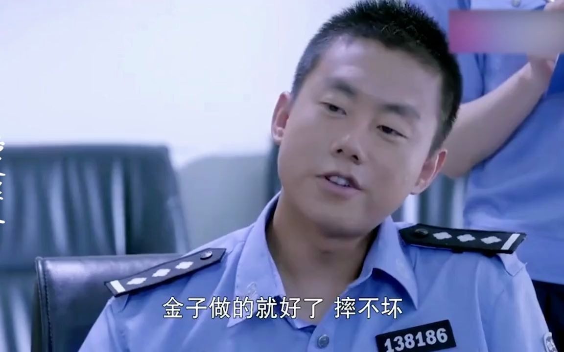 做笔录的爆笑场面:派出所里都能吵架,警察叔叔:麻烦尊重我一下