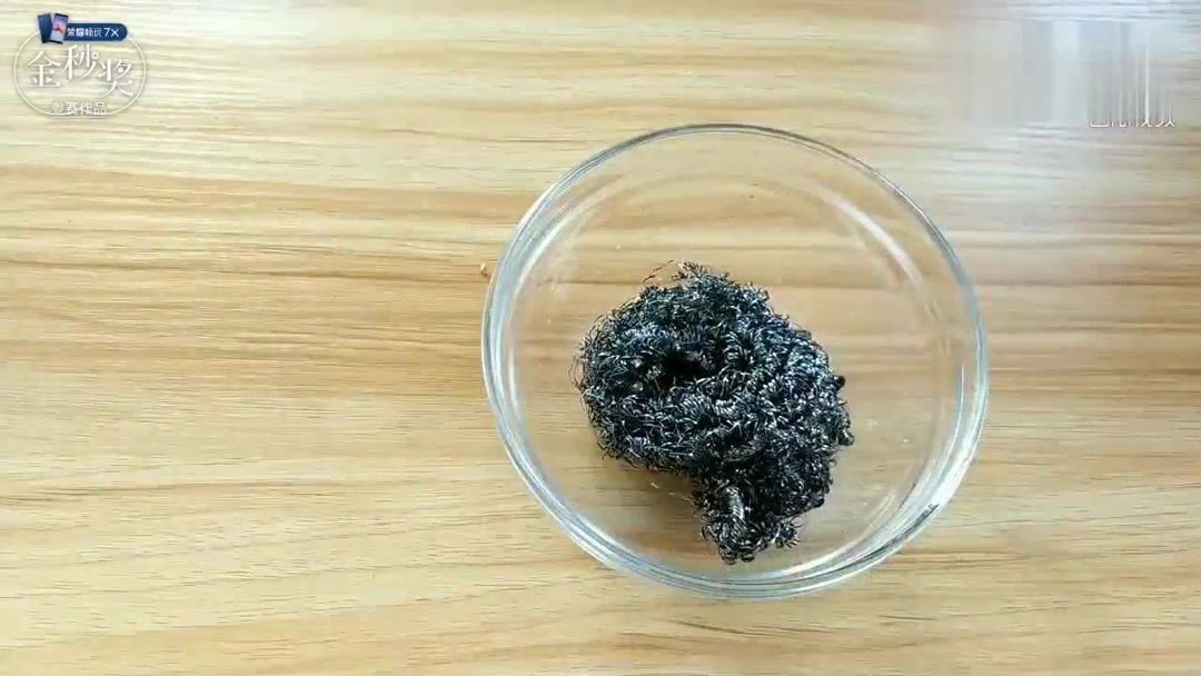 如何使用钢丝球不伤手的小窍门,看完这个视频,保证你也会这么做