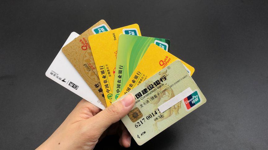 银行卡要不要开通短信通知,银行柜员不小心说漏嘴,快看看这视频