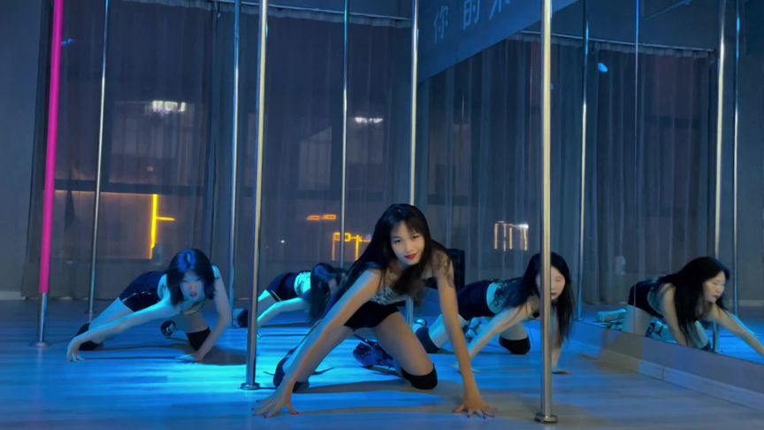 #钢管舞,完整版在这,简单又好看#全家出行开游艇