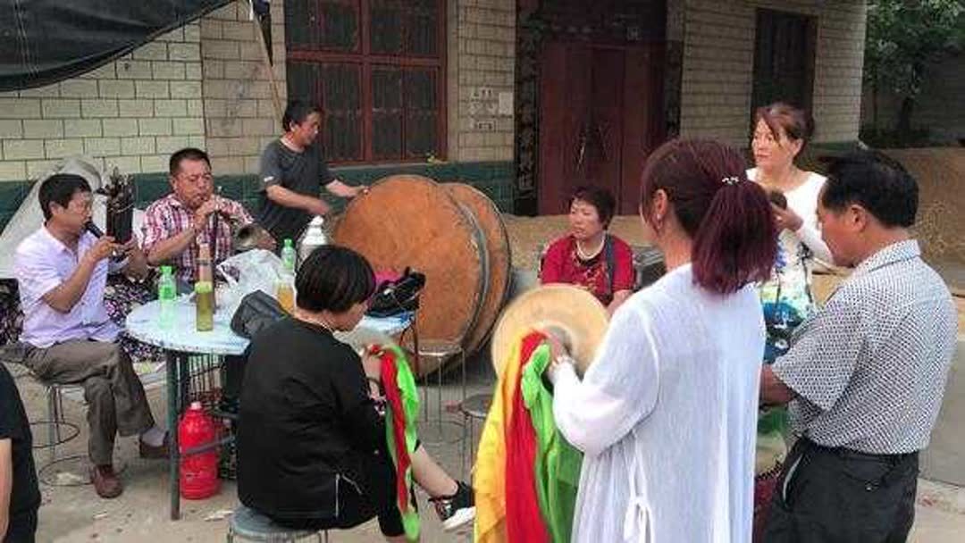 邓州市唢呐锣鼓演奏《接客调》,传统民间艺术,表演得很接地气!