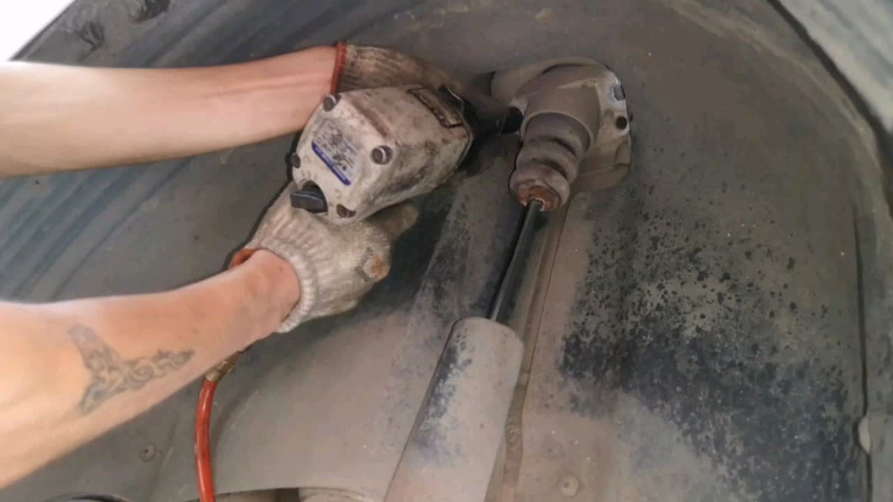 polo五万公里更换减震缓冲块,大众车主都换过,材料不贵却容易坏