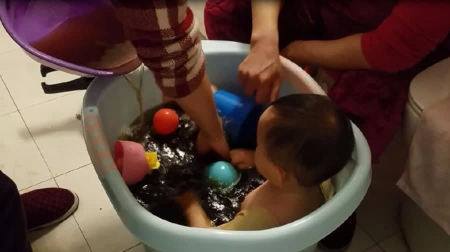 为什么宝宝泡澡能提高免疫力?看完你就明白,感冒咳嗽一泡就好