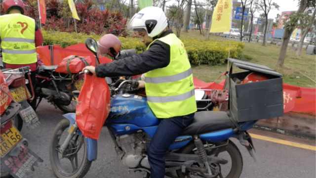 他4年骑摩托返乡:不太安全但省钱