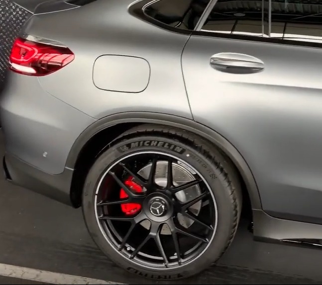 轿跑车稳定性控制系统已经强大到过滤没有必要干扰驾驶的路况信息