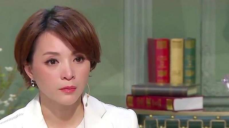 朗读者:回忆女儿生前时光,果果播音片段,真让人感动!