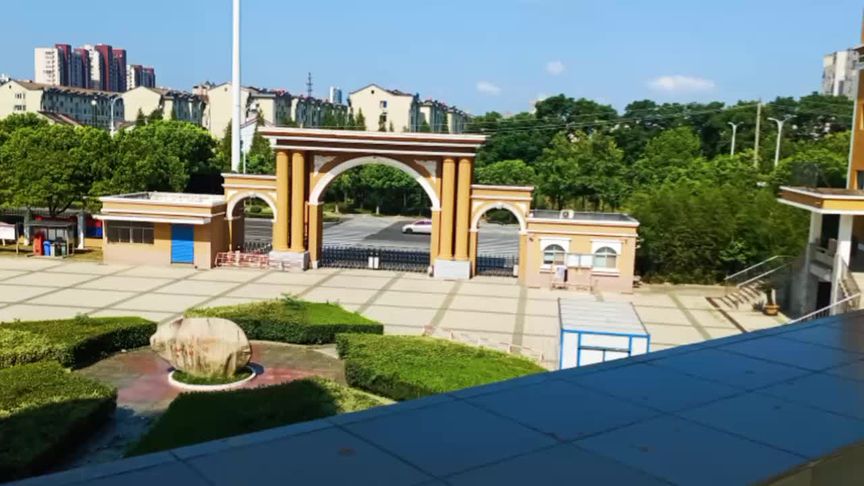 以前在学校上学不认真,现在做学校我们是认真的!