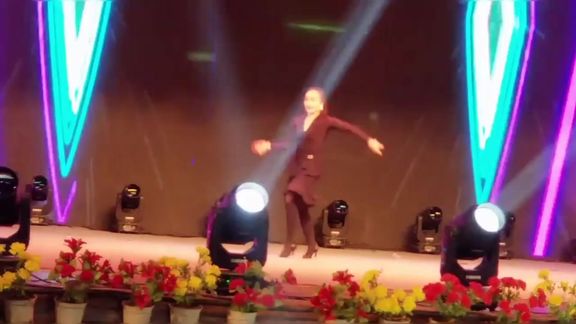 凌瑶舞蹈艺术学校感恩有你考试颁奖典礼第13个节目:拉丁舞《致青春...