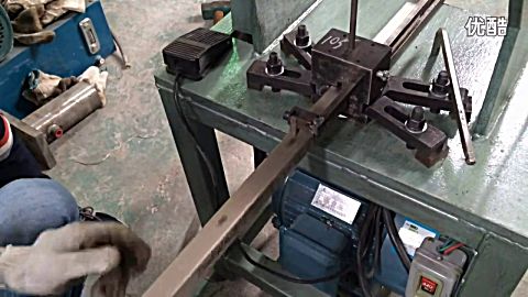 不锈钢拉丝管冲孔机隐形防盗窗打孔机方管冲孔模具1