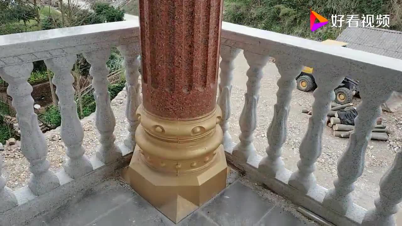 罗马柱800一个,水泥护栏200一米,非常好看实用,经的起日晒雨淋