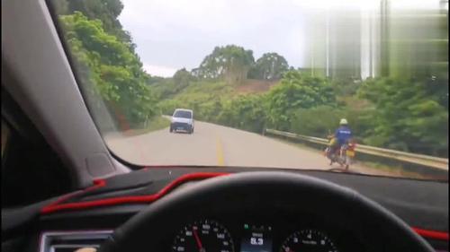 第一视角驾驶,这个看着也想去体验一次速度与激情,但是得有辆车