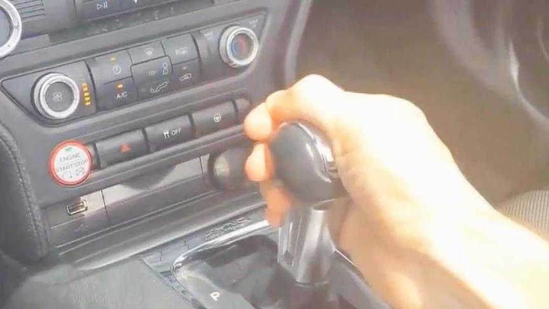 手动挡车开几年想换自动挡,左脚放在哪?这几个坏习惯要不得!