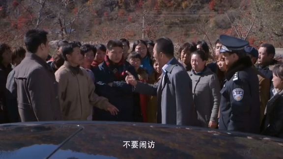 群众发现企业非法经营,准备上访,信访局长现场受理并承诺办理。