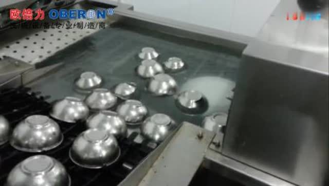 手机实拍食堂洗碗机清洗过程