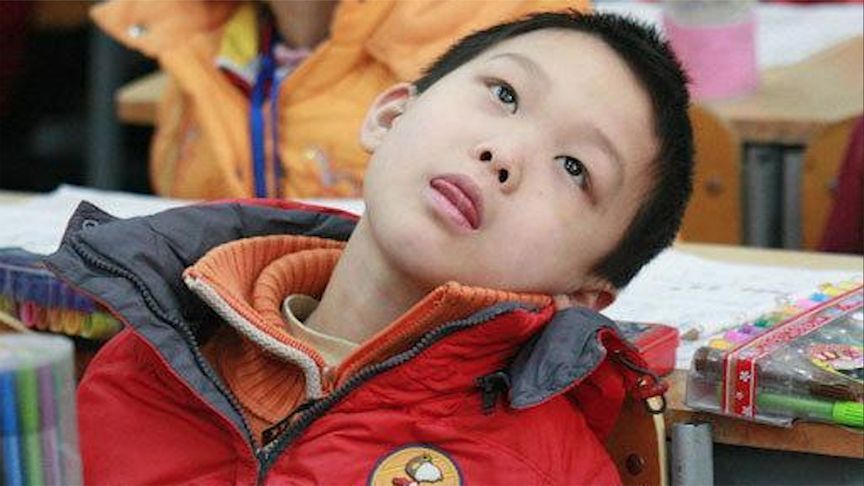 小学生"倒数第一"试卷走红 老师边改边笑:这孩子我教不了
