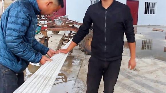 小伙编织撒网,为何要在撒网倒开水烫一下,听听小伙是怎么说的