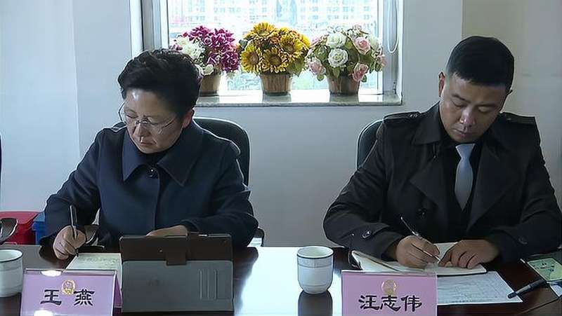 市人大常委会领导与列席常委会会议人大代表座谈
