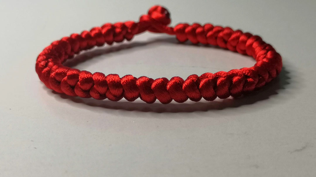 用一根线就能编一条手绳,编出来还很好看,三分钟就学会了!