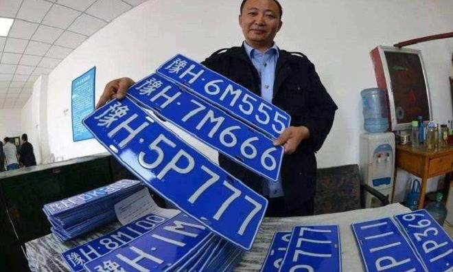 车管所提醒:车牌将要实行“换号”政策,想买车的朋友需要.