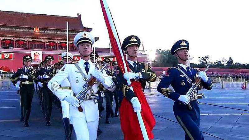2018年十月一日,北京天安门广场举行升旗仪式,祖国69岁生日快乐