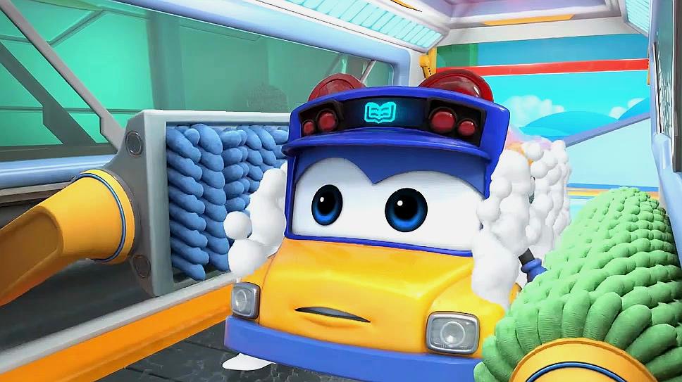 百变校巴:歌德再次变身,选择救护车,医生歌德出动