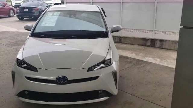 丰田普锐斯的详细实拍,外观和内饰全方位展示