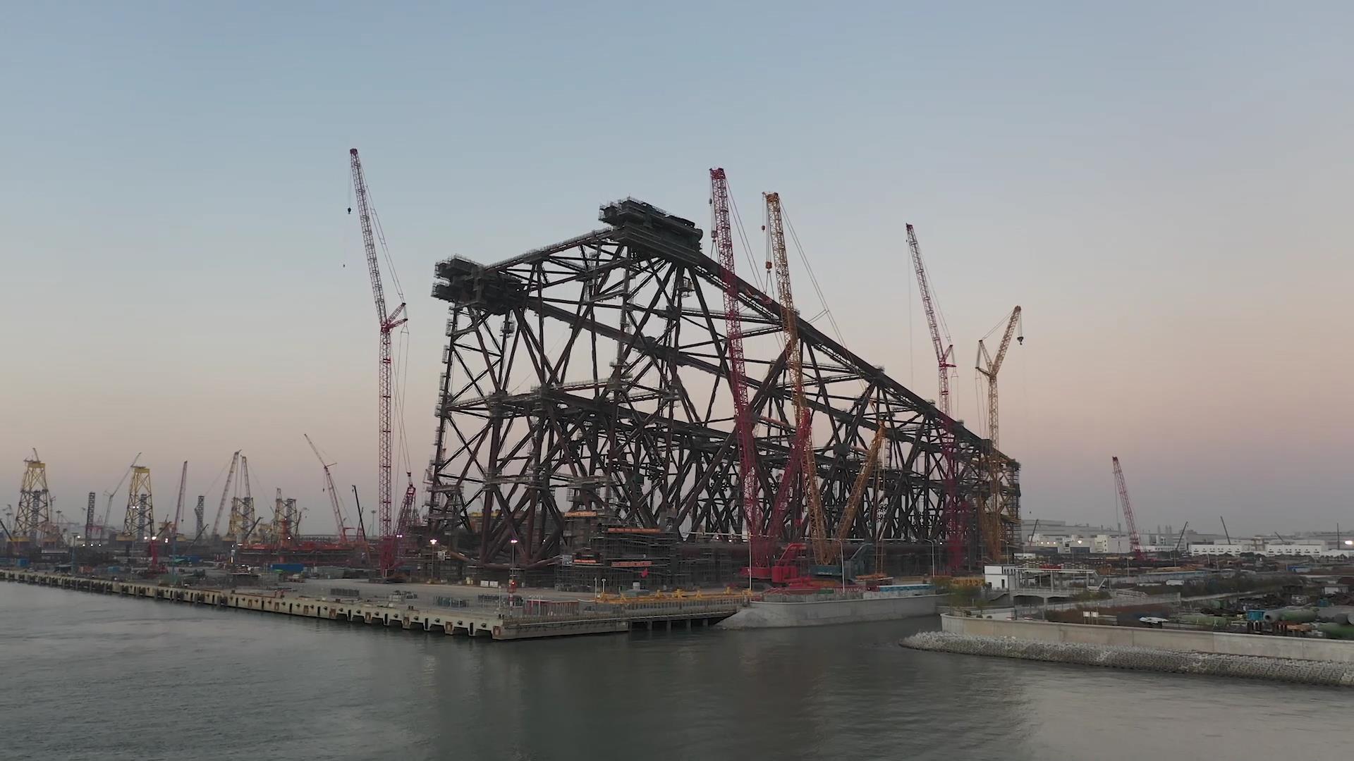 亚洲首例300米级深水导管架——“海基一号”导管架主结构合龙