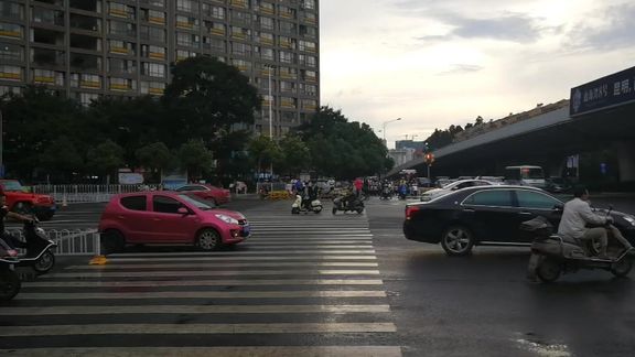 教育市民应该遵守交通法规