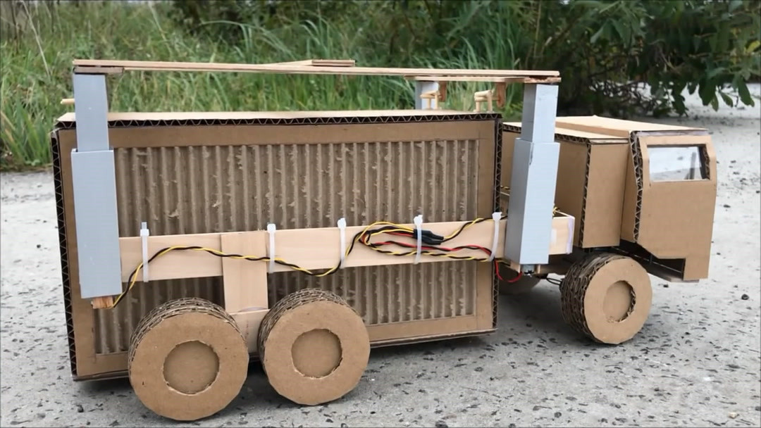 纸板玩具系列,电动运输卡车模型的制作方法,可以自动装卸哦!