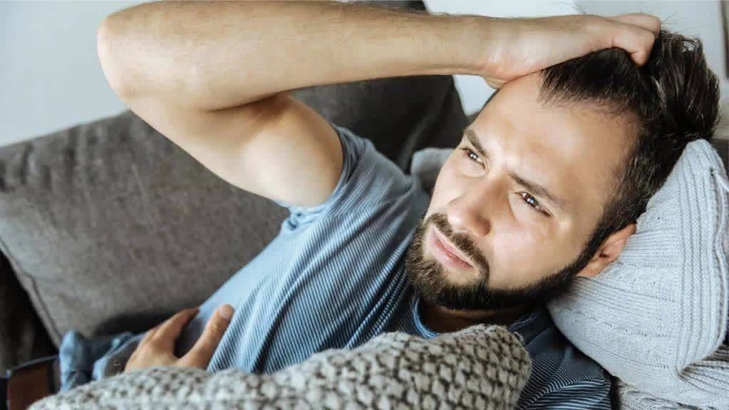 经常熬夜会猝死三个因素,可能会让猝死的风险增加,别再熬夜了