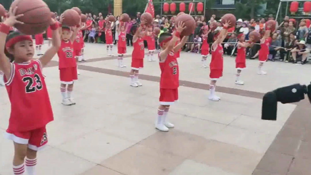 幼儿园炫酷篮球表演,《38度6 》