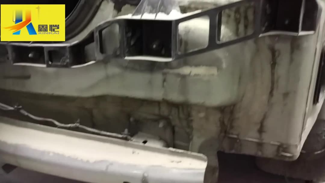 没有被撞击的大众朗逸后保险杆及后尾灯内部结构(2010款)