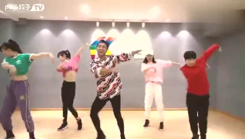 最近各大舞室超火的魔性海草舞,舞蹈视频动作教学,马住