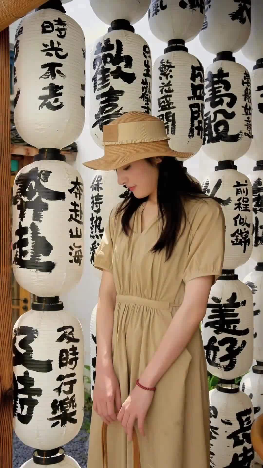 ...修心,炼心,静心如蚕破茧,如月破云,守得云开见月明,涅槃成人间一朵莲