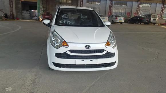 奔奔款电动四轮代步车配置齐全,价格不高。一起来看看吧