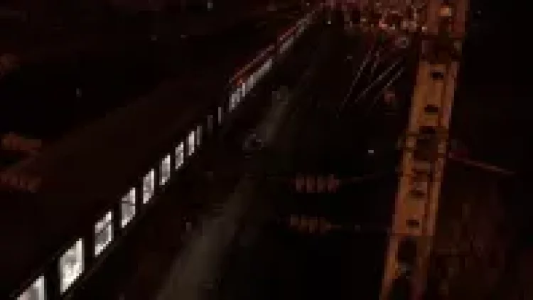 陇海铁路西安站站外Z232次通过太华路公铁立交桥