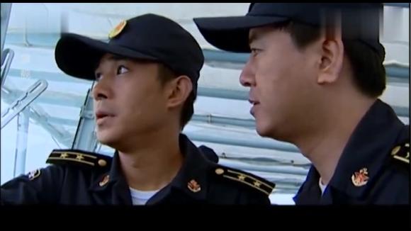 旗舰:演习区域闯入不明潜艇,舰长:战斗警报,立刻模拟弹换实弹