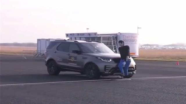 路虎揽胜星脉碰撞测试,完胜