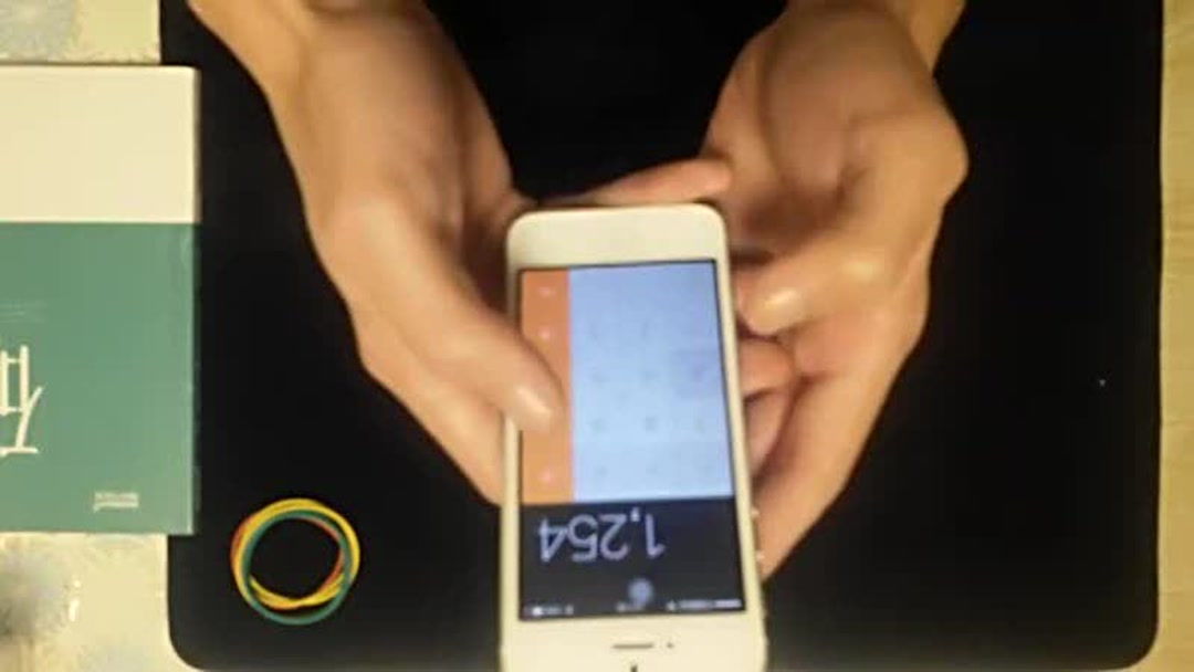 教你破解妹子手机密码的魔术