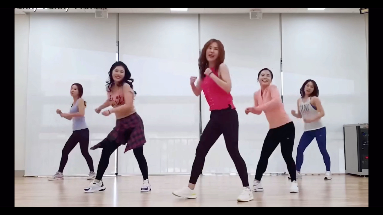 尊巴舞蹈运动Uptown Funk