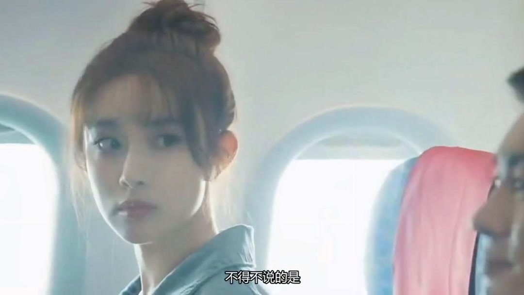 《中国机长》五位原型空姐合照气质不输李沁,合照上李沁咖位成谜?