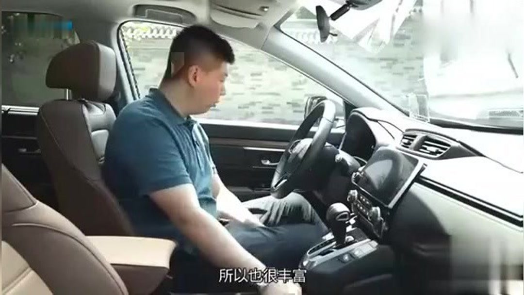 花17万买这款SUV的人, 都是懂车之人, 空间大到你害怕