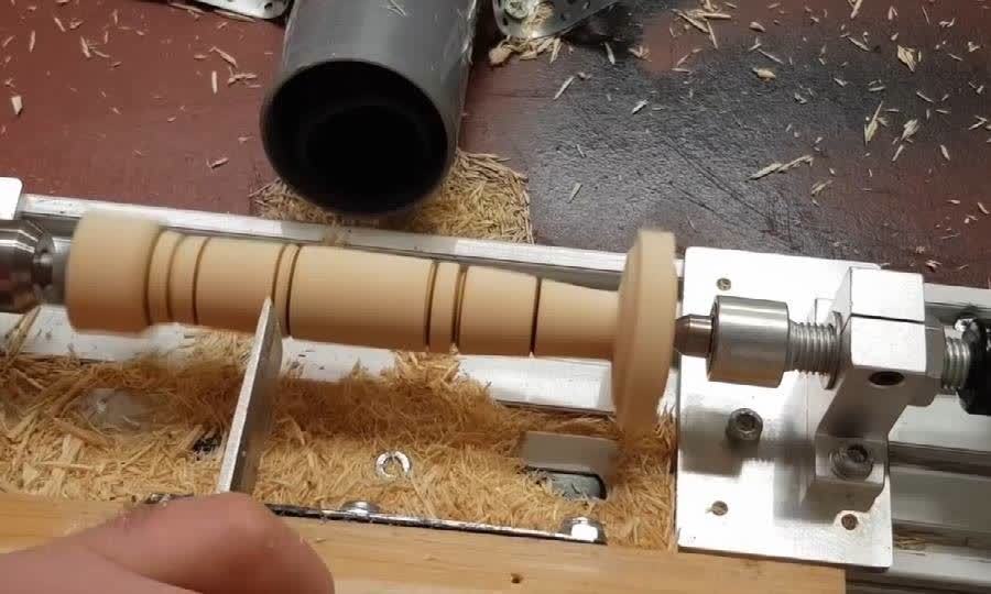 小伙用木棒和三角铁制作这工具,简单又实用,一看就会