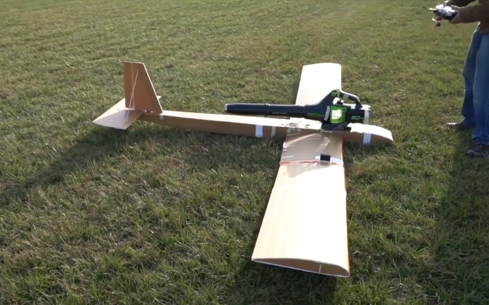 吹风机动力的喷气式滑翔机,路子野