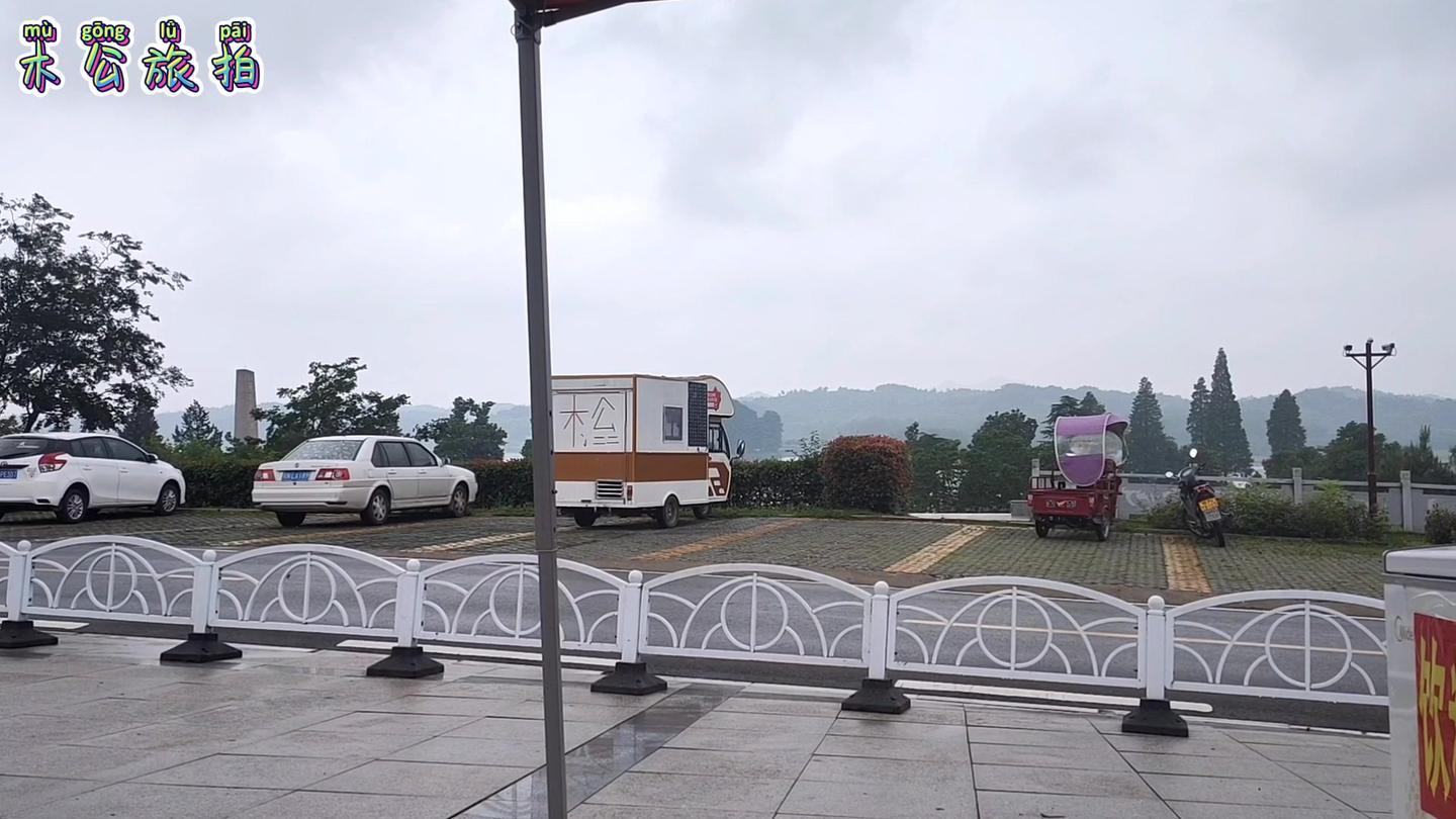 单人电动房车自驾游,雨刮器坏掉冒雨前进,夜晚露营地方非常凉爽